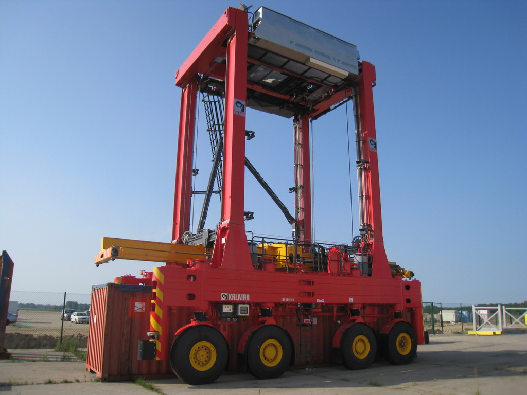 Straddle Carriers London Technical Supplies Ltd.